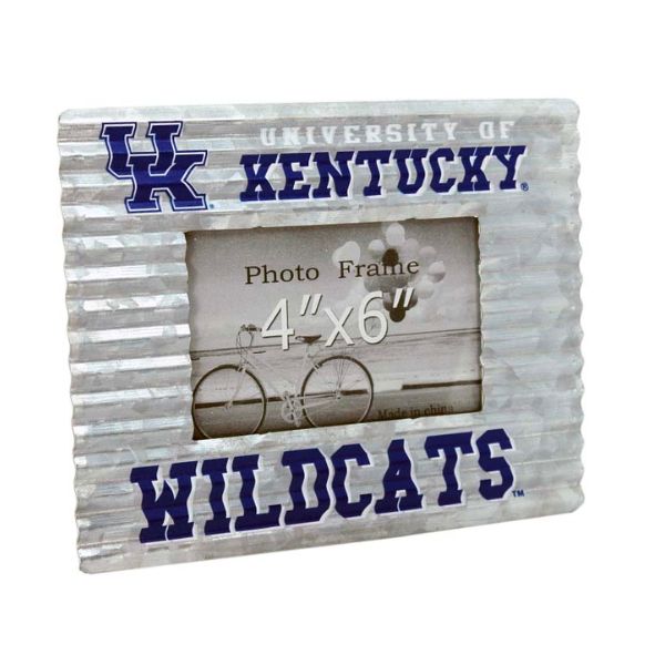 Decorating Your Man Cave with College Sports Merchandise - Jenkins ...